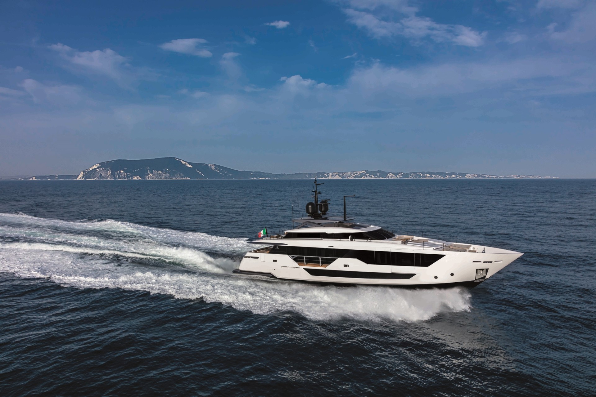 Yacht JAG'B, Custom Line | CHARTERWORLD Luxury Superyacht Charters